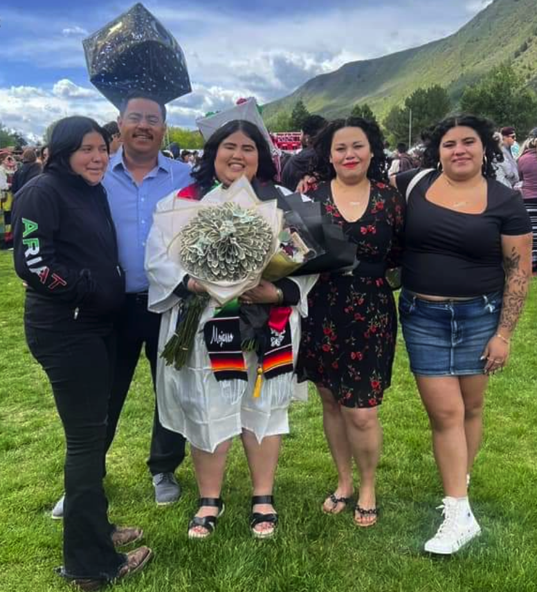 Erika Mojarro y familia, Glenwood Springs High School – The Sopris Sun